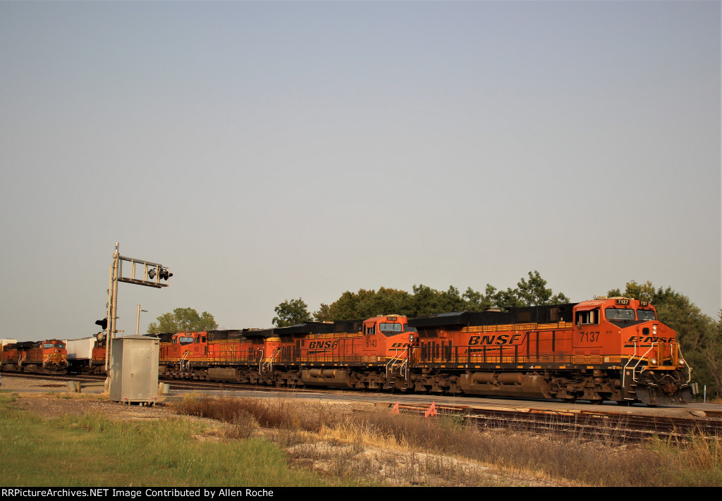 BNSF 7137